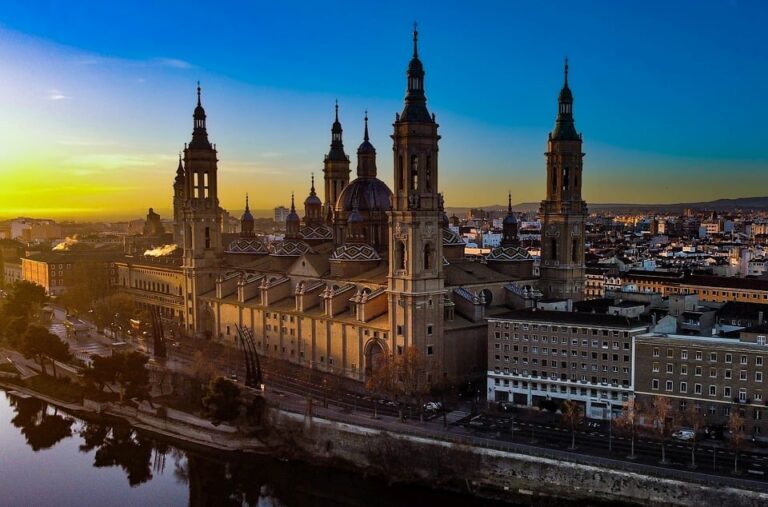 Significado del Nombre Pilar: Origen y Simbolismo de la Virgen del Pilar